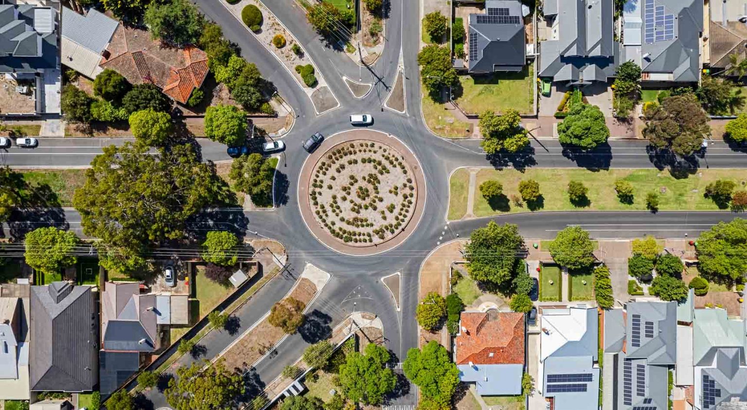 Can I drive over a roundabout? | sa move The RAA Magazine