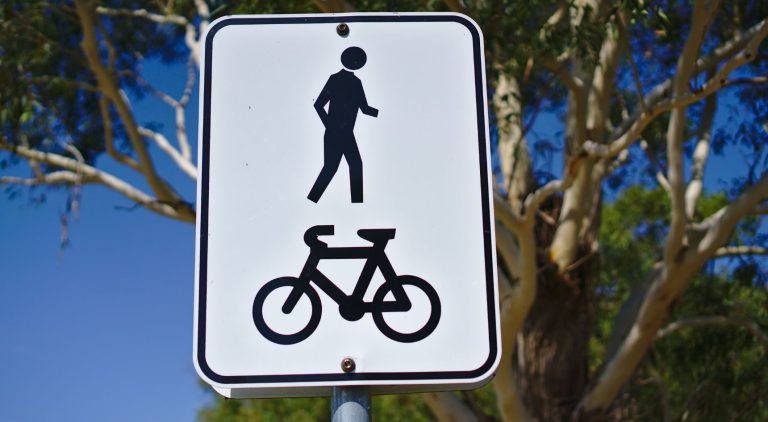 Which side of the footpath should you walk on? | sa move The RAA Magazine